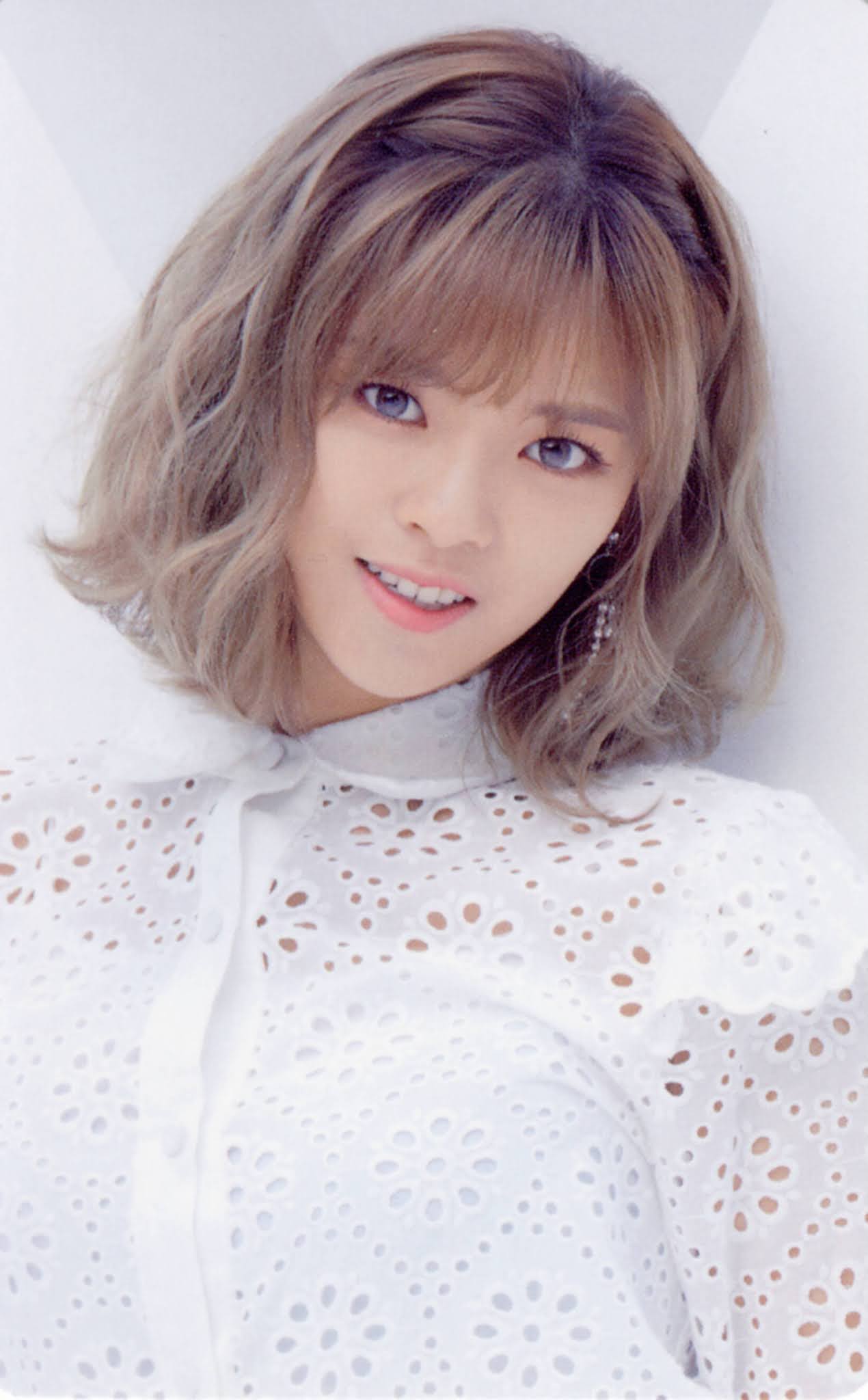 kpop scans: Jeongyeon ( Twice ) - first japanese album BDZ repackage photocard