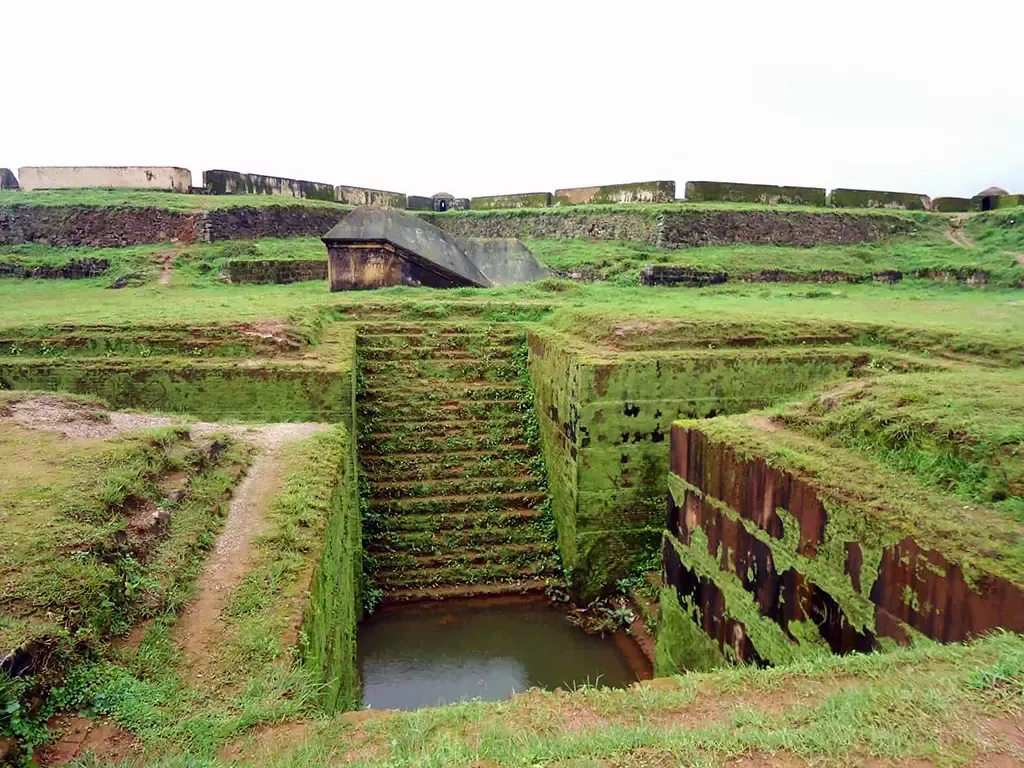 A Fort in the Mist: Tipu Sultan's Manjarabad