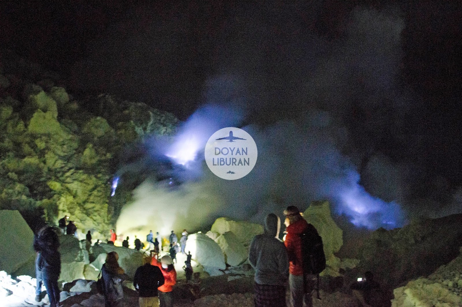 Fenomena Api Biru Kawah Ijen | Doyan Liburan