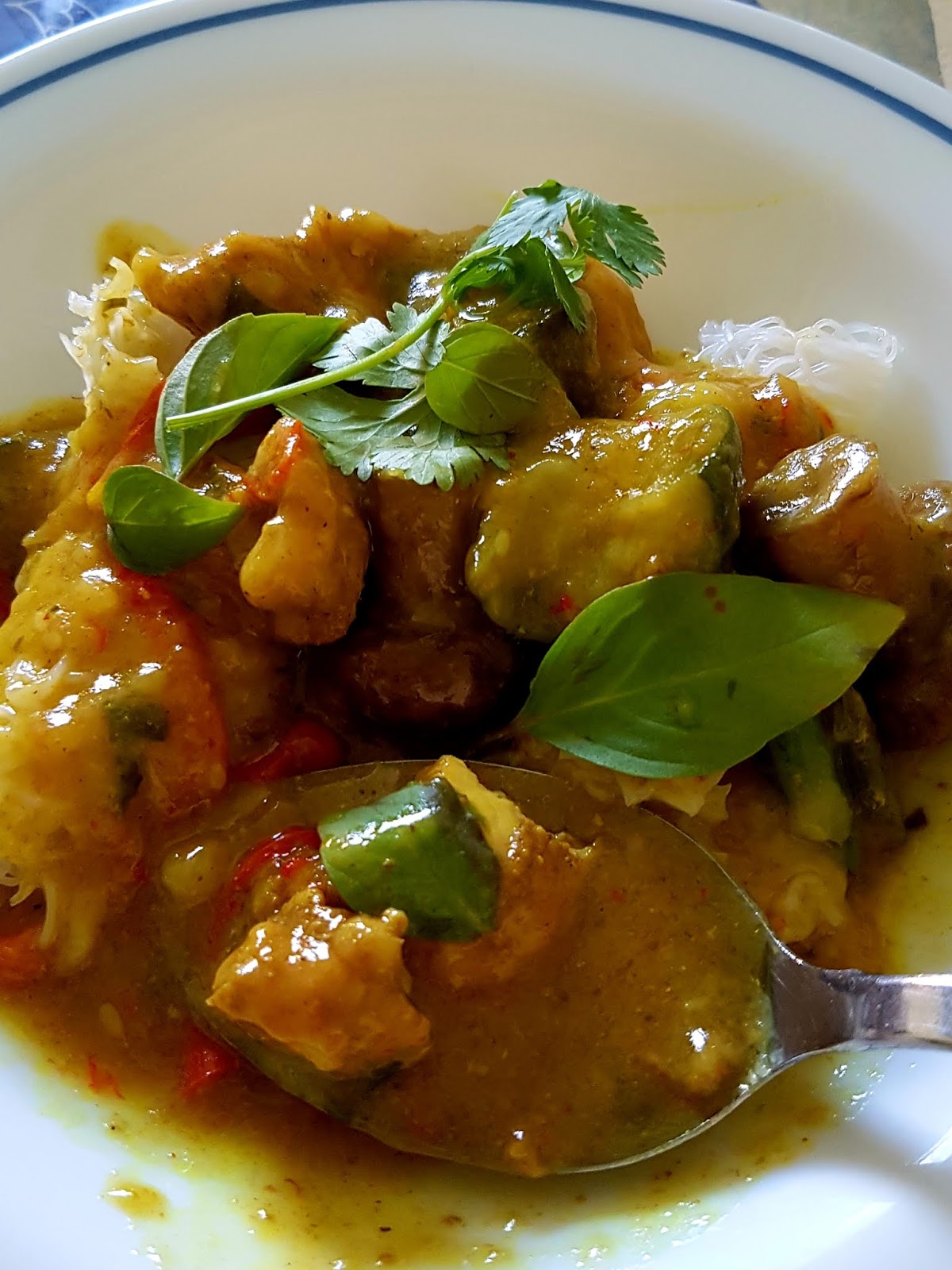 FloViCook: Escalope de dinde fermière au curry,lait de coco et basilic thaï