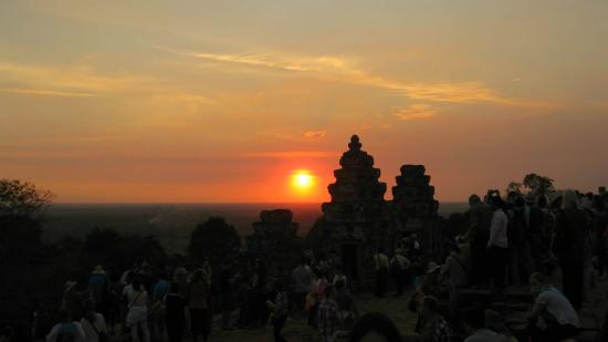 Bakengマウンテン - Bakeng Mountain - Angkor Tour Guide - Japanese アンコールツアー ...