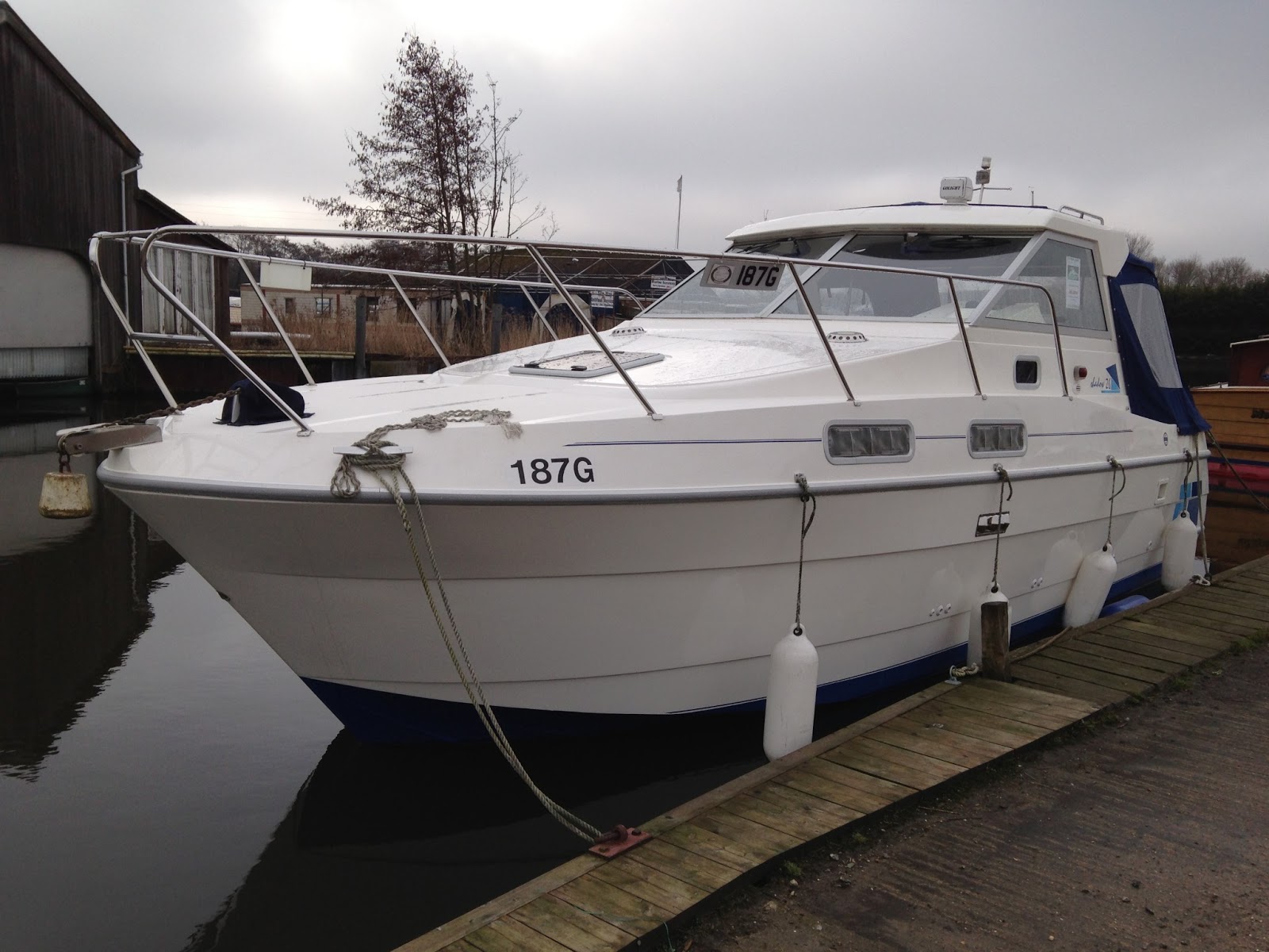 UK Marine Surveyor based in Preveza Greece.: Shadow 26 motor cruiser