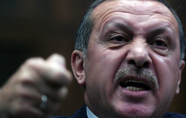 ΕΙΝΑΙ ΤΡΟΜΑΓΜΕΝΟΣ ΚΑΙ ΣΕ ΠΑΝΙΚΟ: Ο ΕΡΝΤΟΓΑΝ ΜΕΤΡΑ ΔΙΑΛΥΜΕΝΑ ΤΑΝΚΣ ΚΑΙ ...
