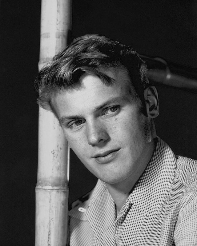 Heartthrob of the ‘50s: A Look Back at a Young and Handsome Tab Hunter ...