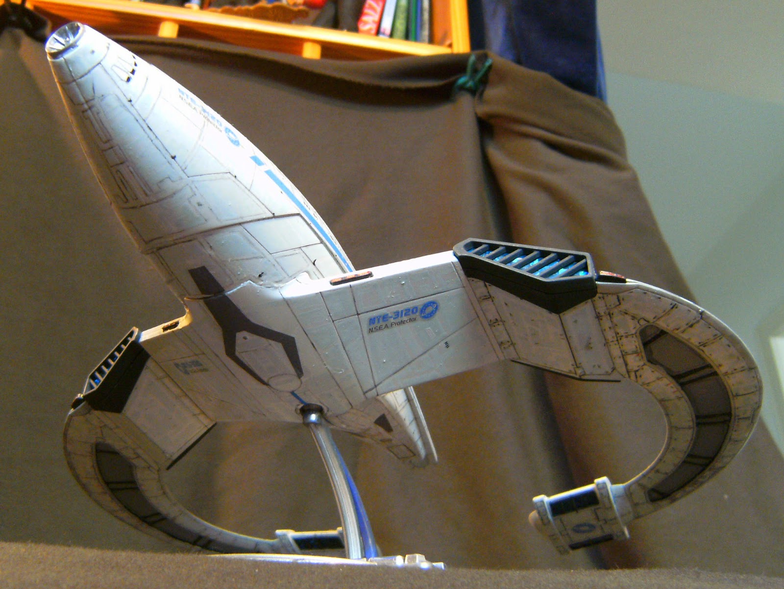 Happyscale-Modellbau: N.S.E.A. Protector (Galaxy Quest) - Pegasus Model ...