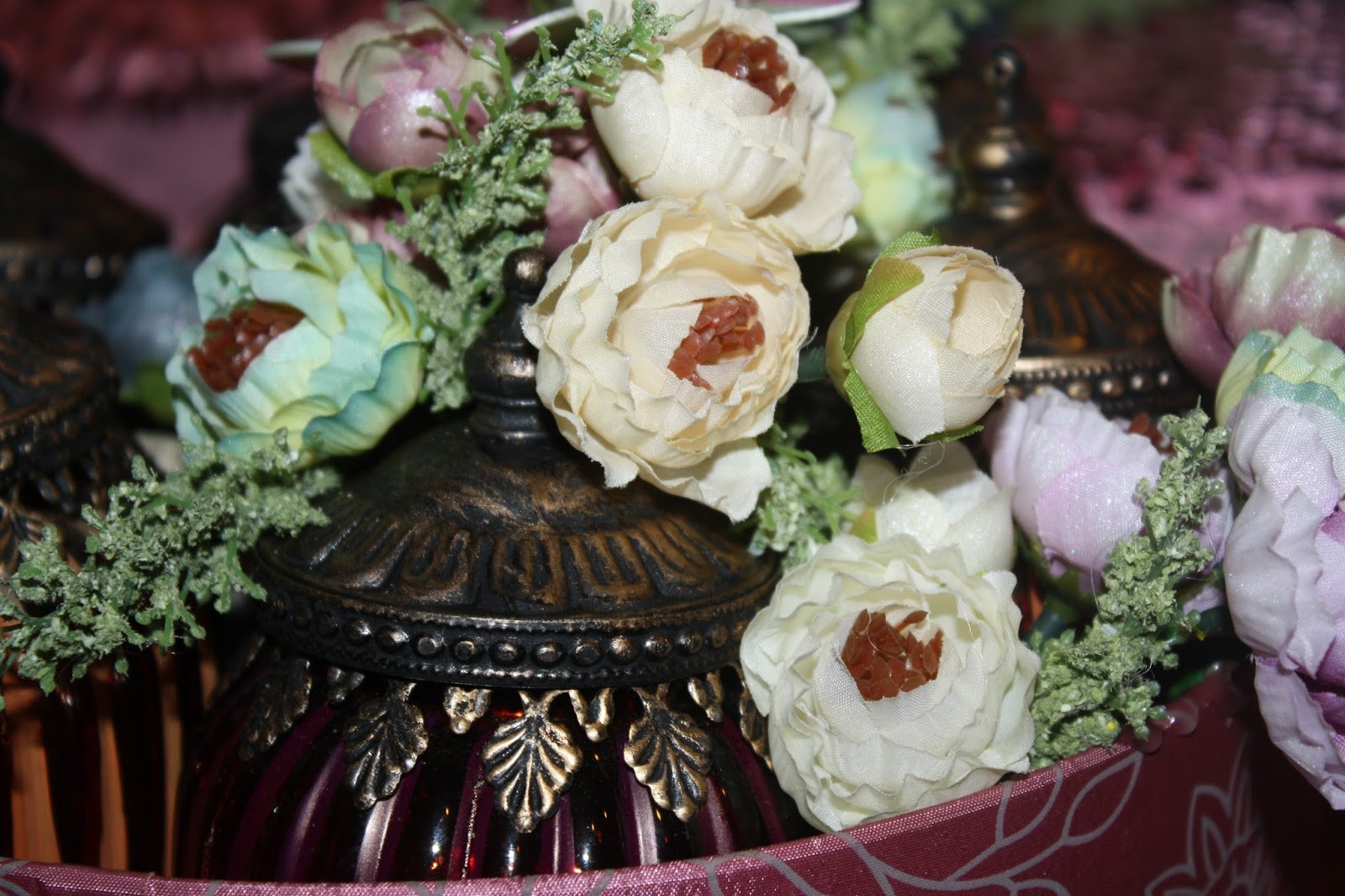 CENDERAHATI PERKAHWINAN/SOUVENIR/BUNGA DULANG DAN BUNGA PAHAR DIP