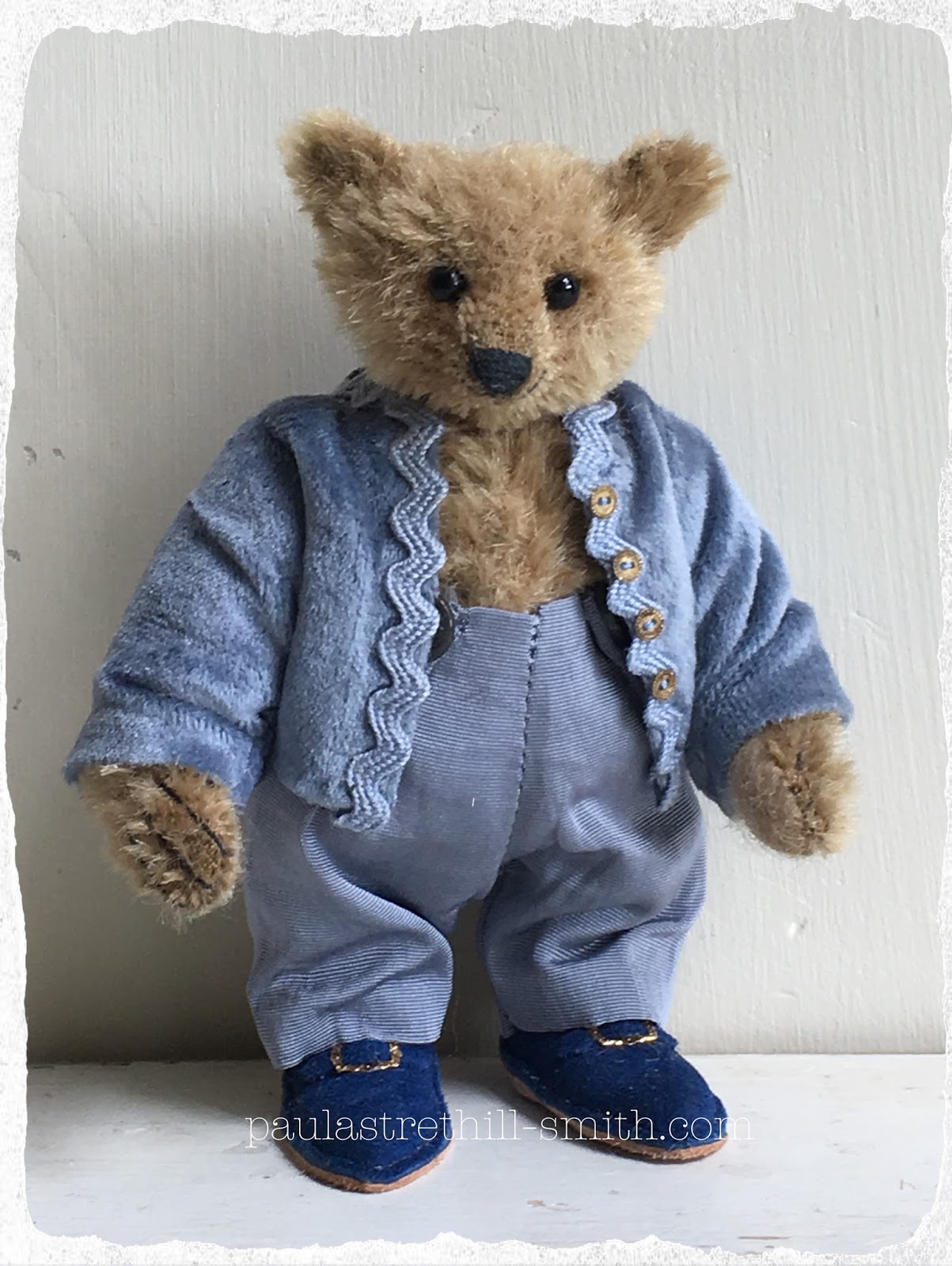 Paula Strethill-Smith: Vintage Teddy Collection