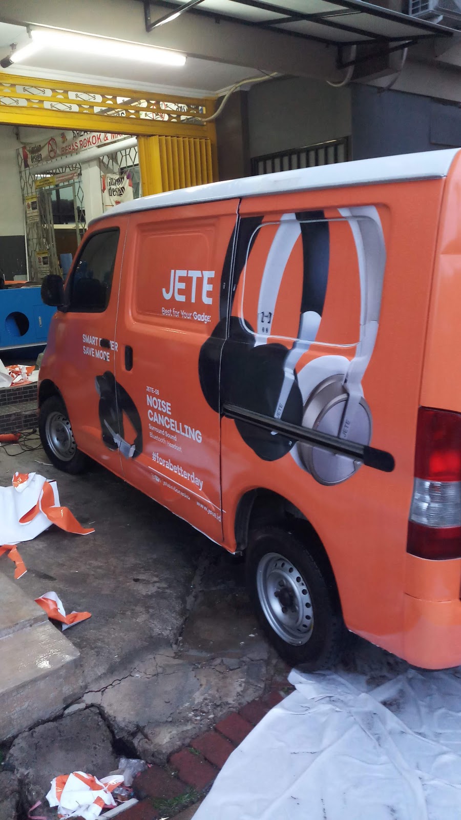 Dhanial Art Sticker: branding grand max blind van..jete phone