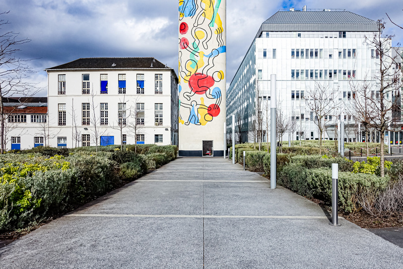 Paris : Tour Keith Haring, le totem pop art de l'Hôpital Necker Enfants ...