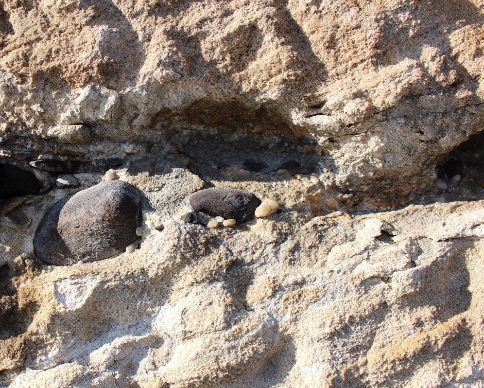 Reading Rocks: Rounded Rocks