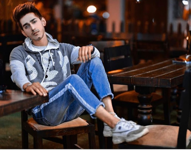 35 POSES TIPS FOR BETTER FASHION PHOTOGRAPHY (TRENDING)2019