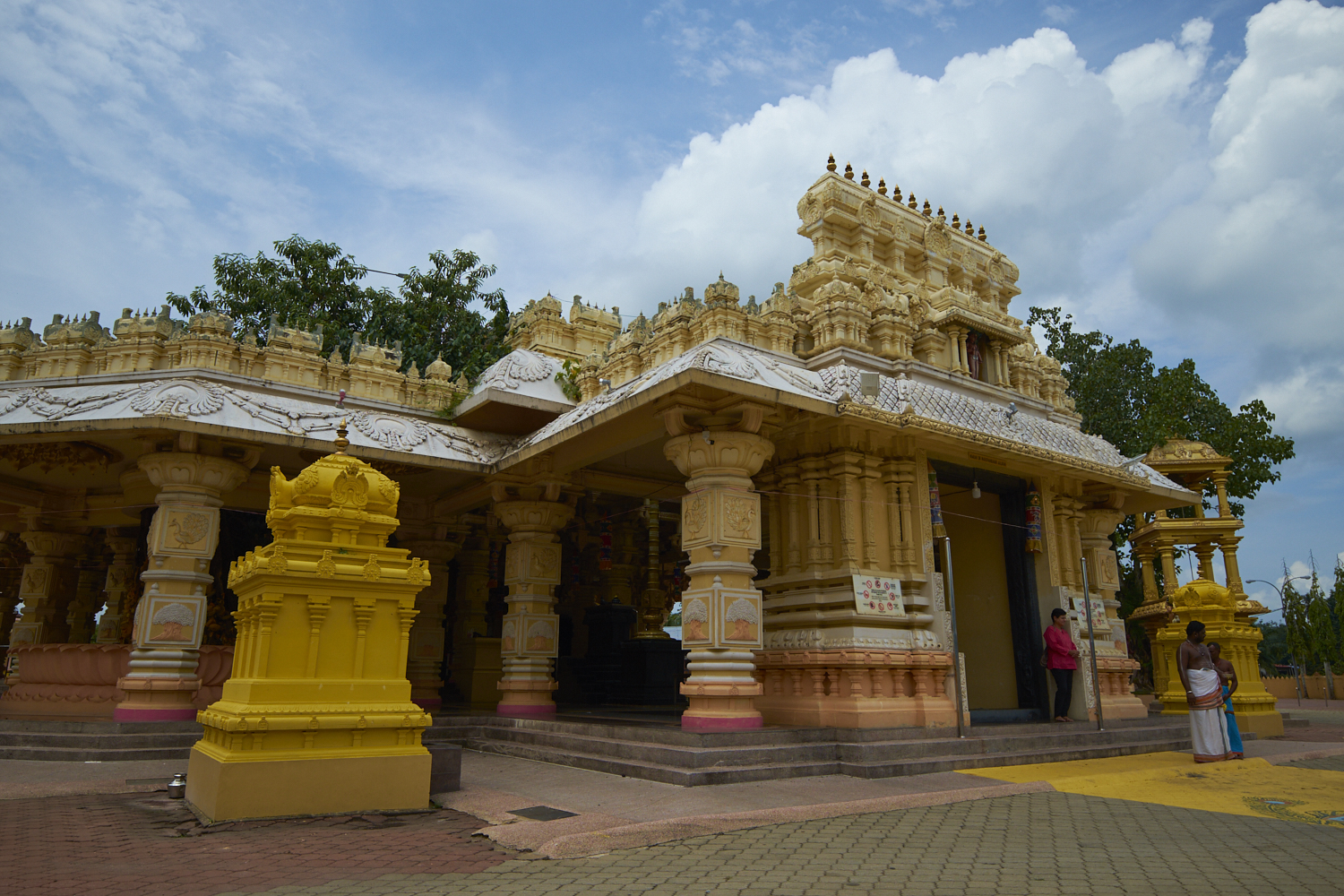 Hello Talalay: Trucking Through Sri Marathandavar Aalayam Maran Temple