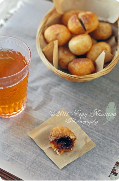 Foodwanderings: Indonesian Cassava Fritters Stuffed with Coconut Sugar ...