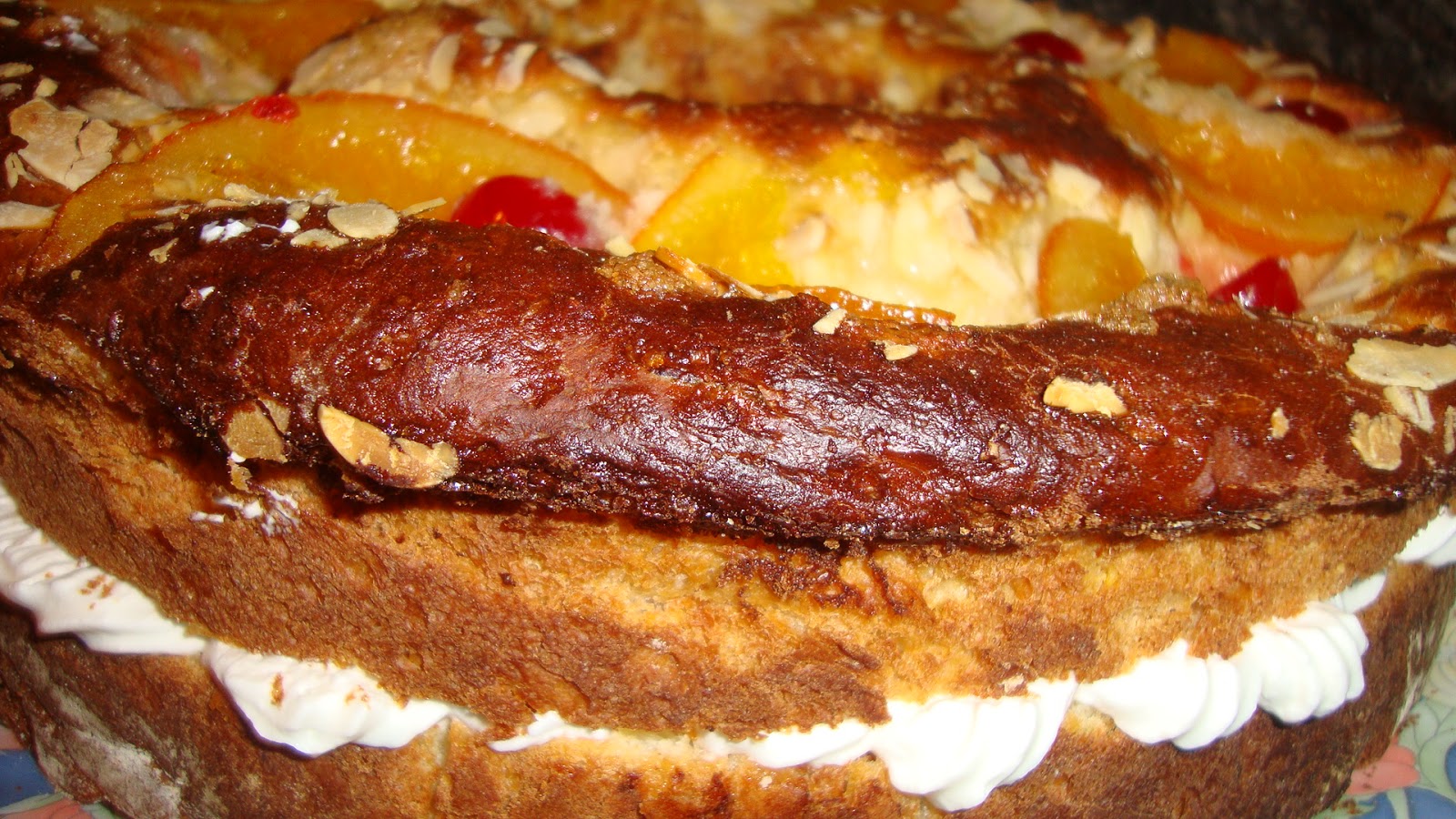 Postres, panes y delicatessen saladas