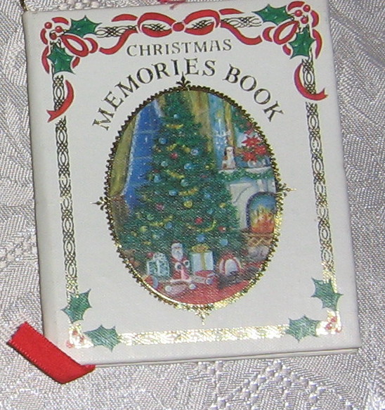 Christmas at Oak Rise Cottage: Mini Christmas BooksTree Ornaments