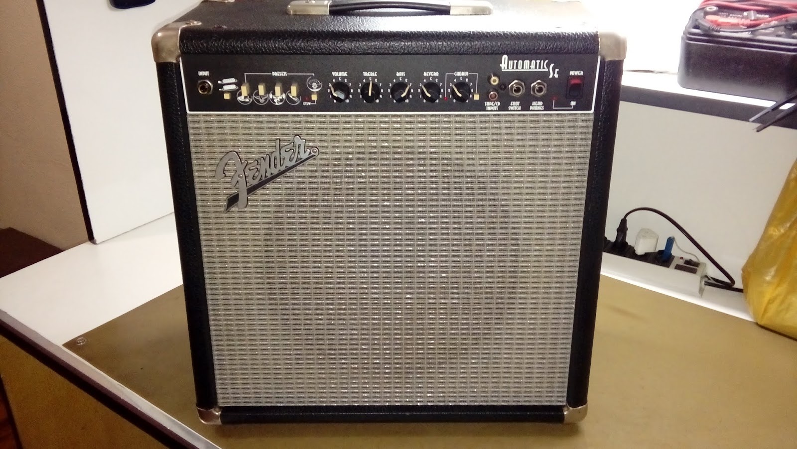 Dhvan Assistência Técnica: Amplificador Fender Automatic SE