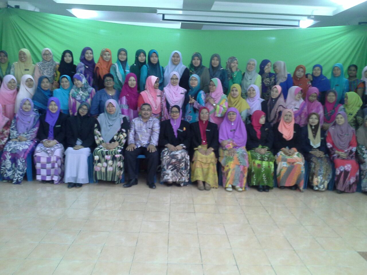 SMK Taman Bunga Raya (1): SESI PENGAMBARAN MAJALAH SEKOLAH 2016