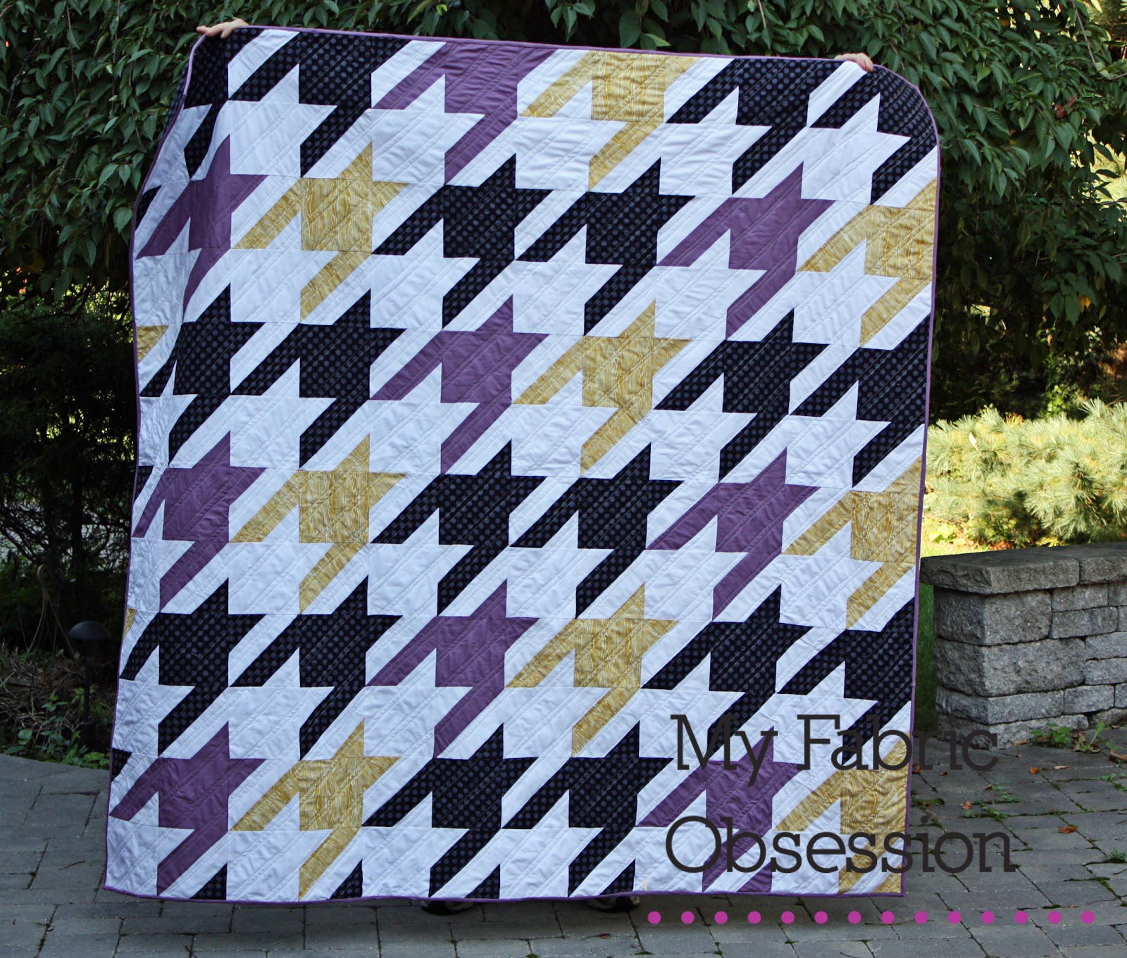 My Fabric Obsession: Bloggers Quilt Festival Houndstooth Quilt