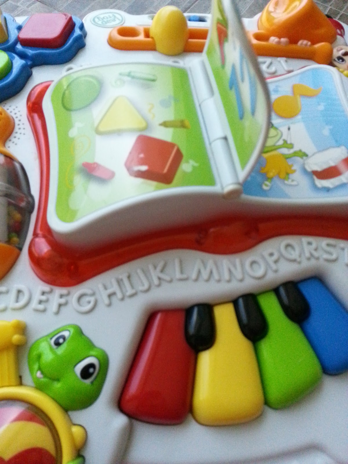 JoyS of Toy & Baby Stuff: Preloved Leapfrog Musical Activity Table