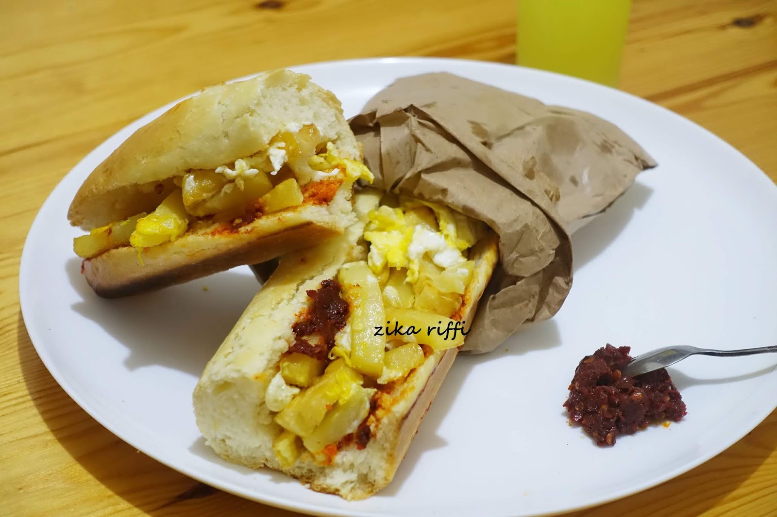 SANDWICH FRITES OMELETTE- REPAS DES ETUDIANTS- ANNABA