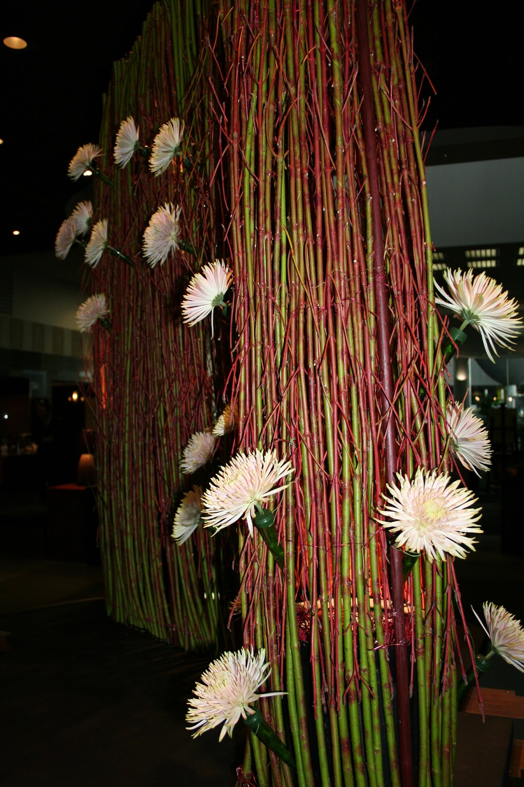 ikebana opens door to Japan: Flower arranging in Japan now--some views