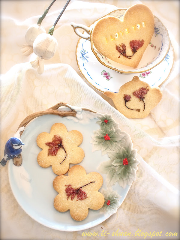 Helena's Kitchen: Sakura Cookies (樱花曲奇）