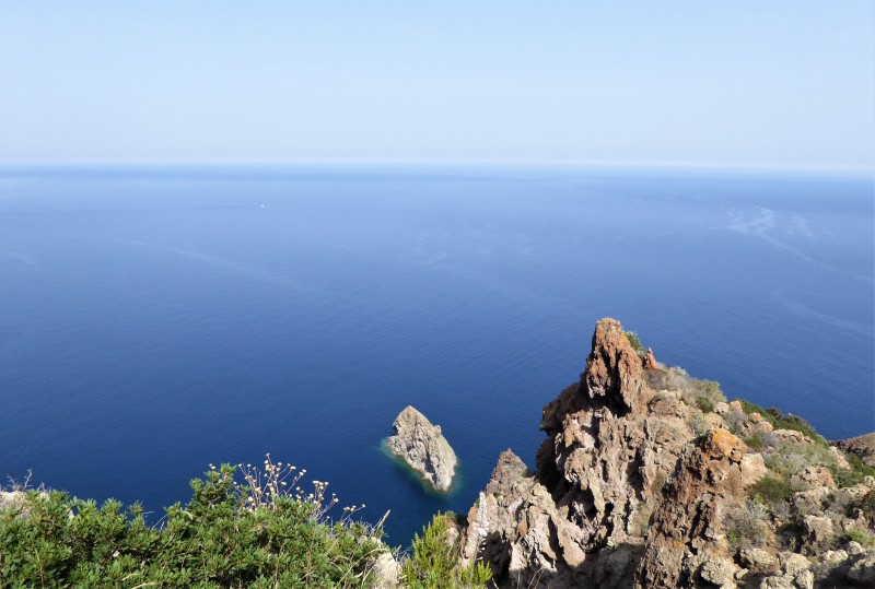 Panarea: escursione a piedi a Punta del Corvo | Girovagando con ...