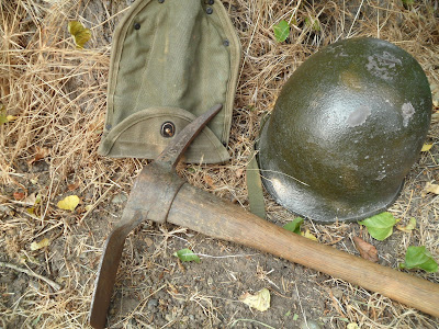 Four Bees: US M-1910 Pick-Mattock, WW2 Issued, Warwood 1943, M1910