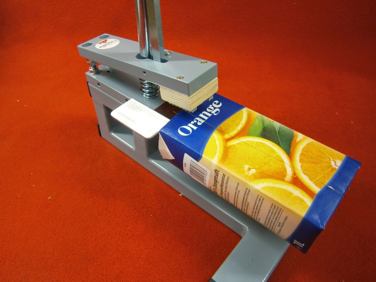 PAPERFOX - cutting, punching, folding: Paper punch with console