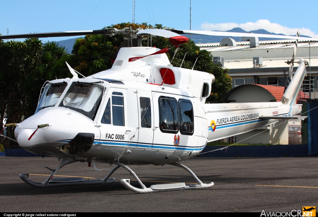 Fuerza Aérea Colombiana Adquiere Helicóptero Bell-412 para Transporte ...