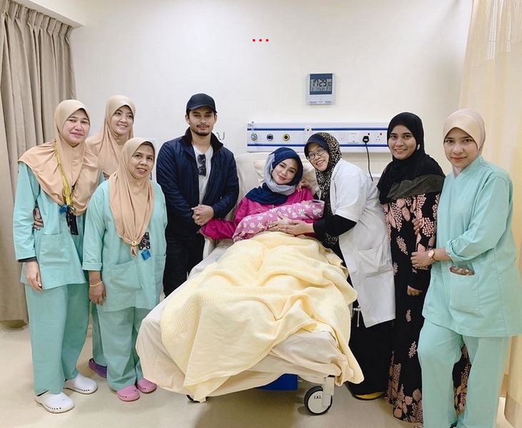 MYARTIS.COM | MYARTIS | MY | ARTIS: WAWA ZAINAL SELAMAT TIMANG BAYI PEREMPUAN