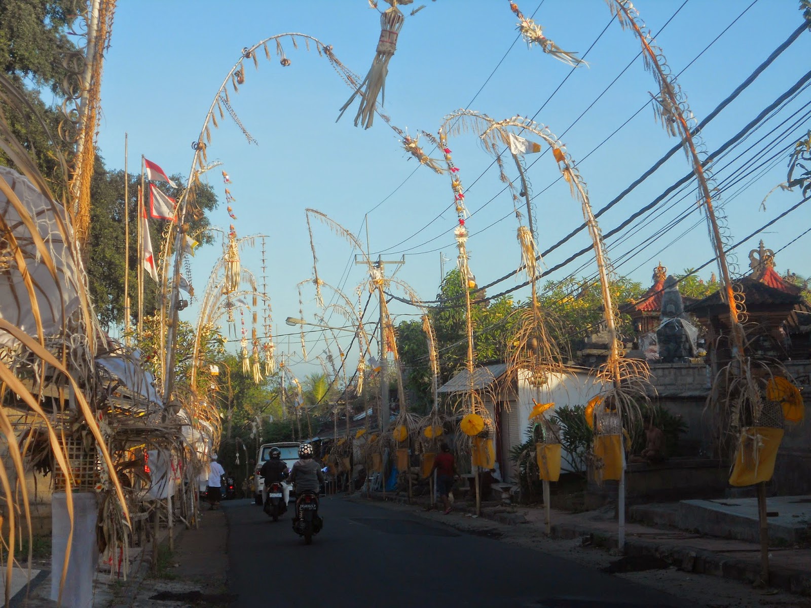Pariwisata Bali dan Global (Bali and Global Tourism): Penjor Galungan