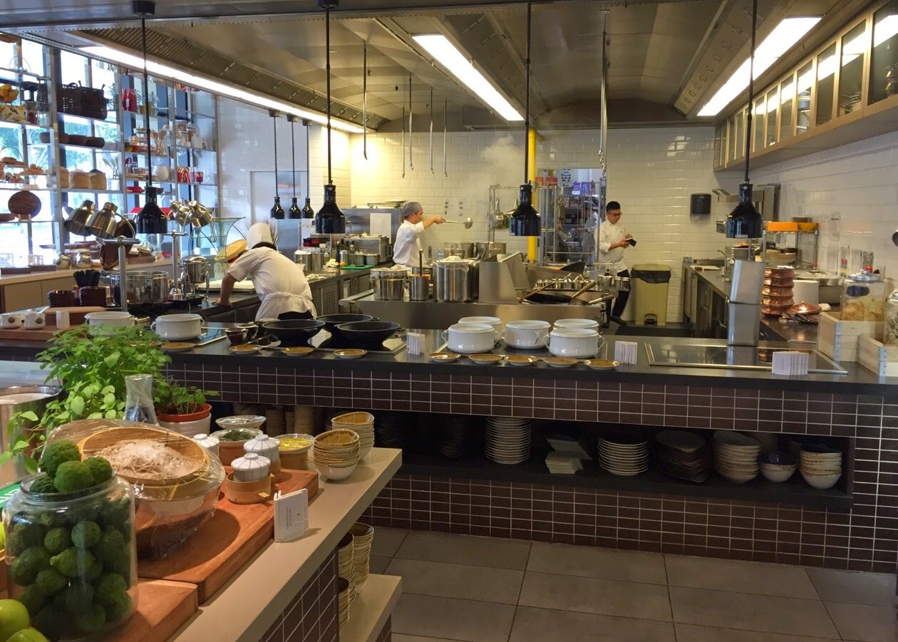 SuMMeR LoVes To Eat! Singapore Food Blog: Lunch Buffet at Escape ...