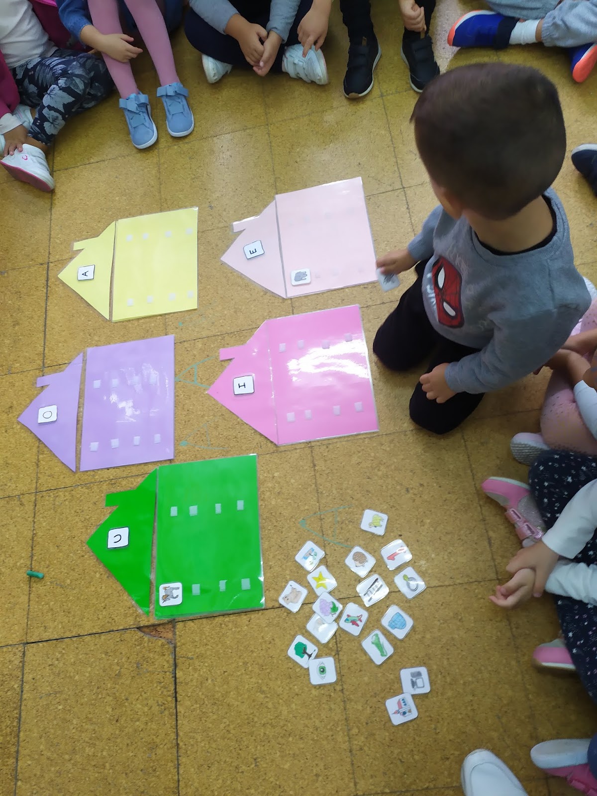 LA CLASE DE LA SEÑO NURIA : LA CASITA DE LAS VOCALES