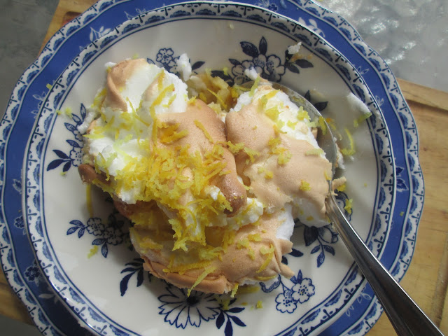 Canela kitchen (gloria): Lemon meringue bread pudding