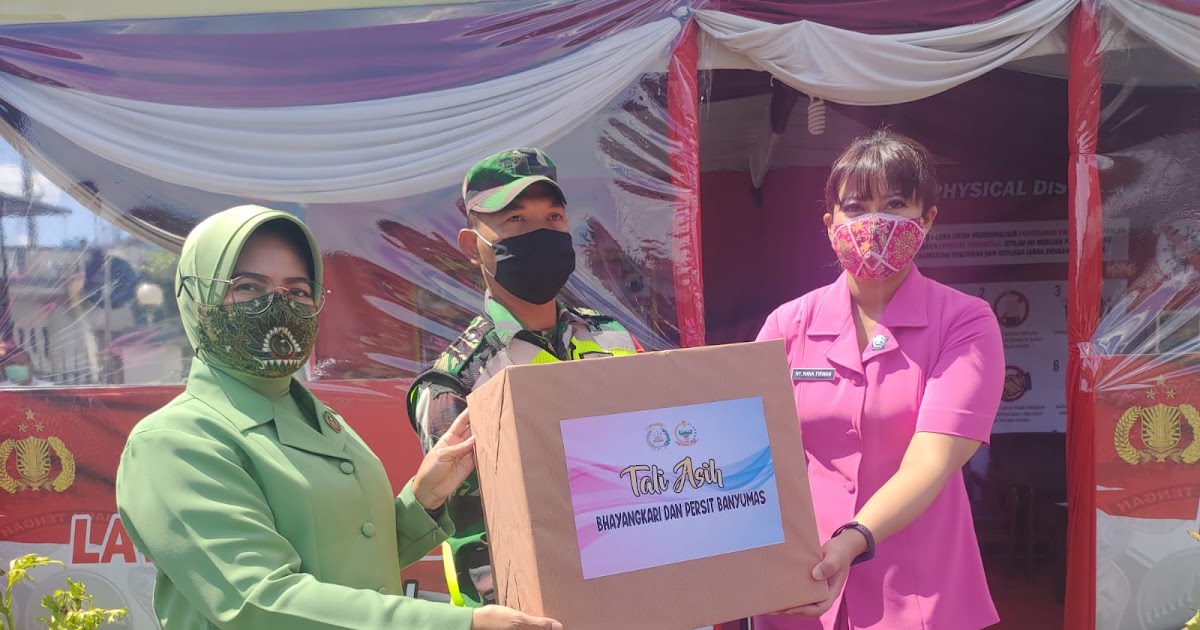 Persit KCK dan Bhayangkari Berbagi Bingkisan ke Petugas dan Relawan Pospam Lebaran