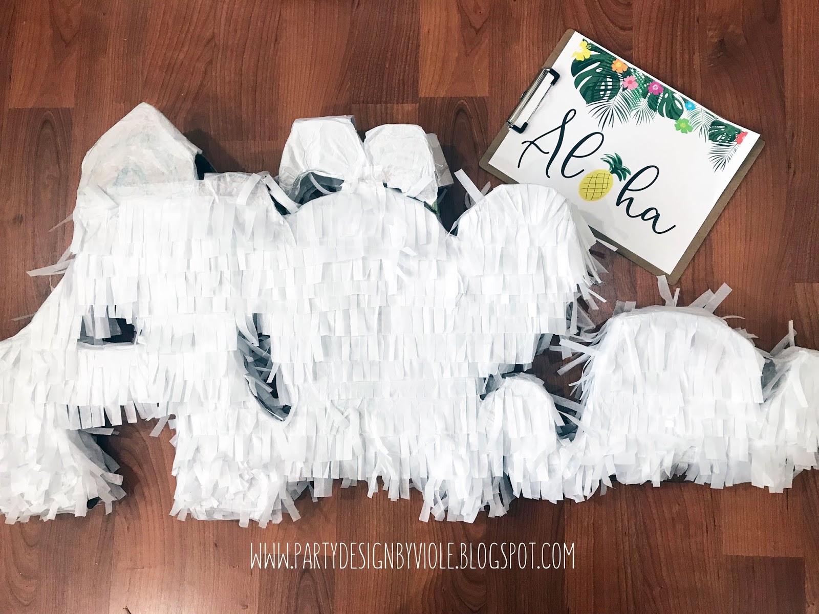 DIY Piñata letter script ALOHA!!! Ideal cute piñata for a tropical party!