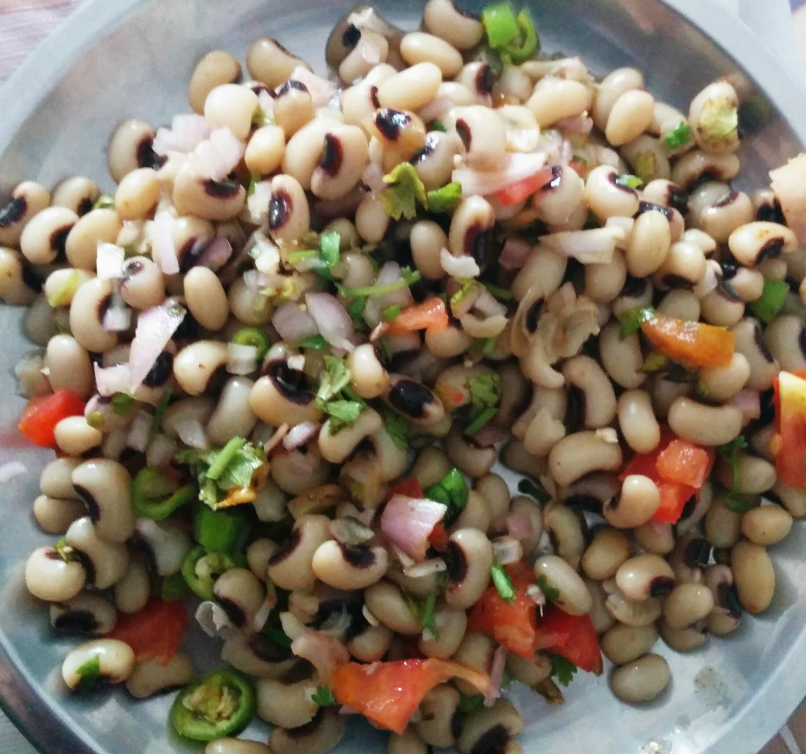 Noopur's Kitchen: boiled lobia chaat (tangy black eye beans )