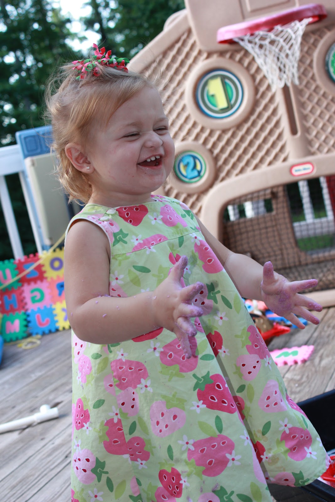 Momma's Fun World: Colored salt, shaving cream, water =GOOP