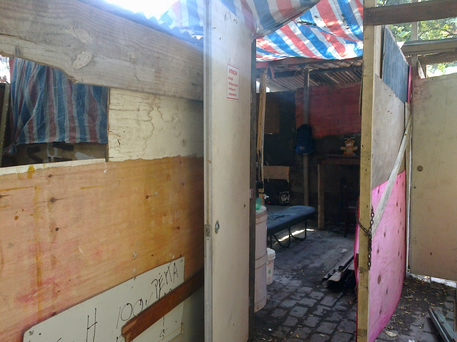 Paz no Rio de janeiro: Barracos na favela da telerj