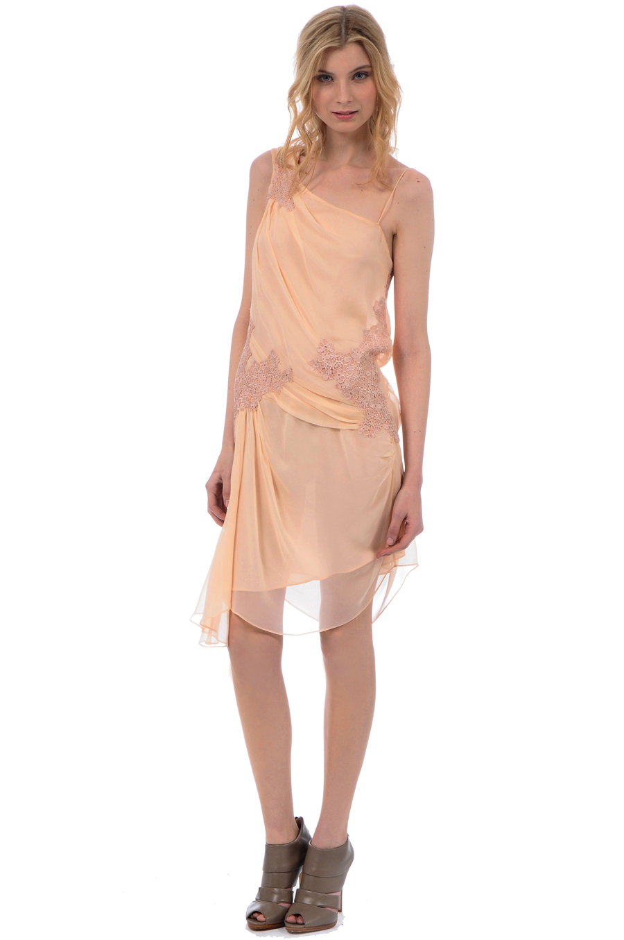 The trend setter: key trend of celebrity - lace frock