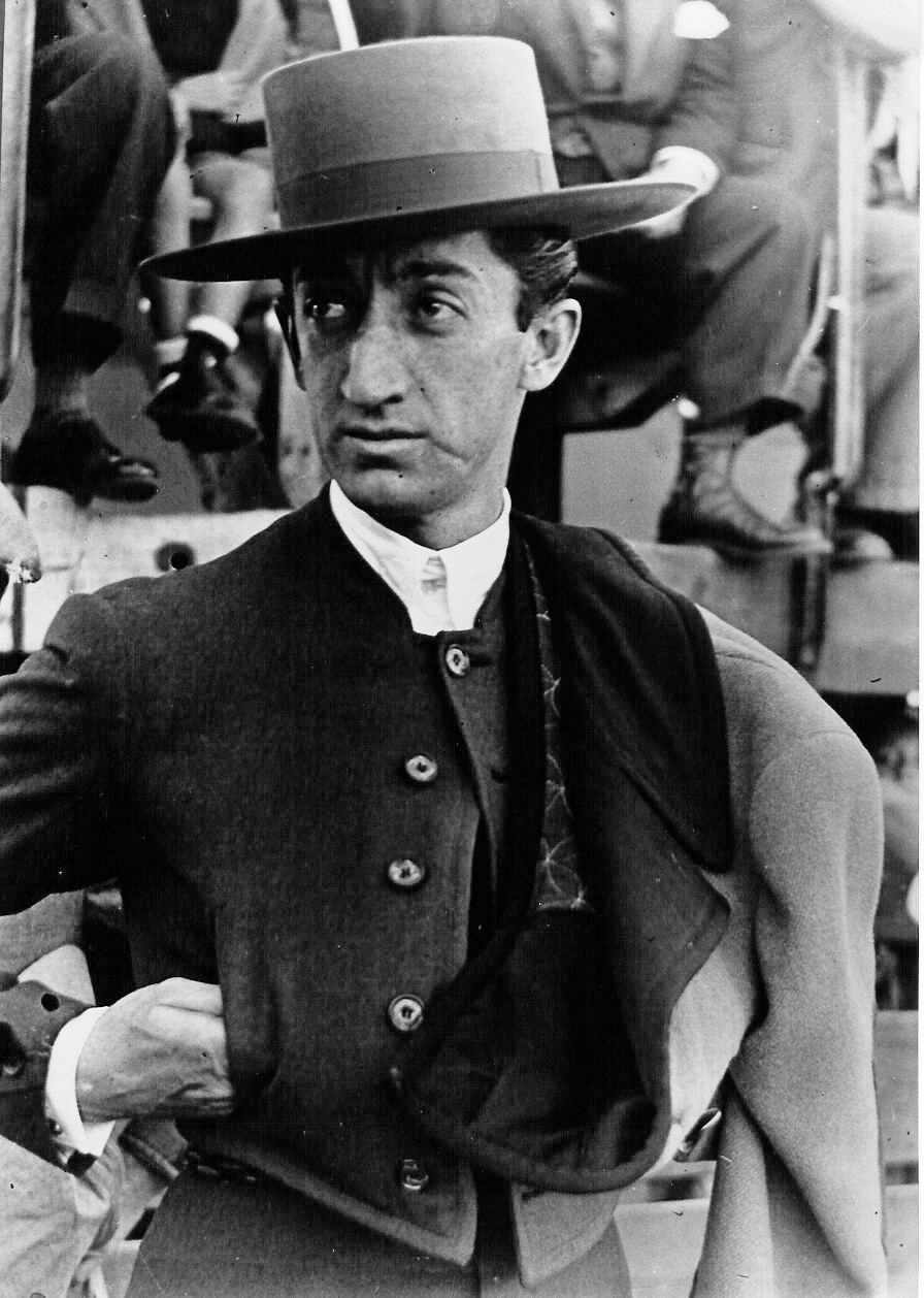 CORDOBA TAURINA: MANOLETE, SU SOMBRA Y EL TOREO.