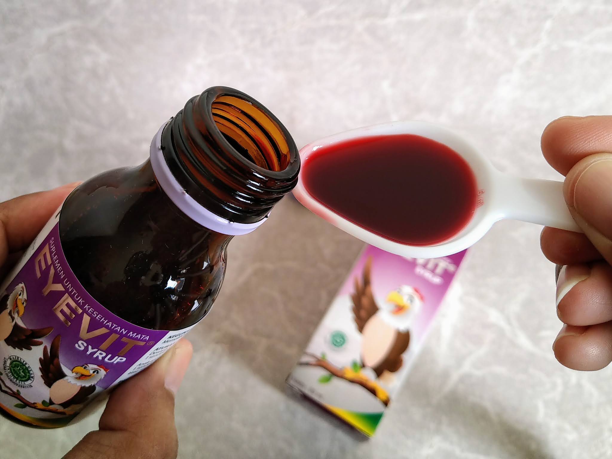 Nathalia DP: Review Vitamin Mata Eyevit