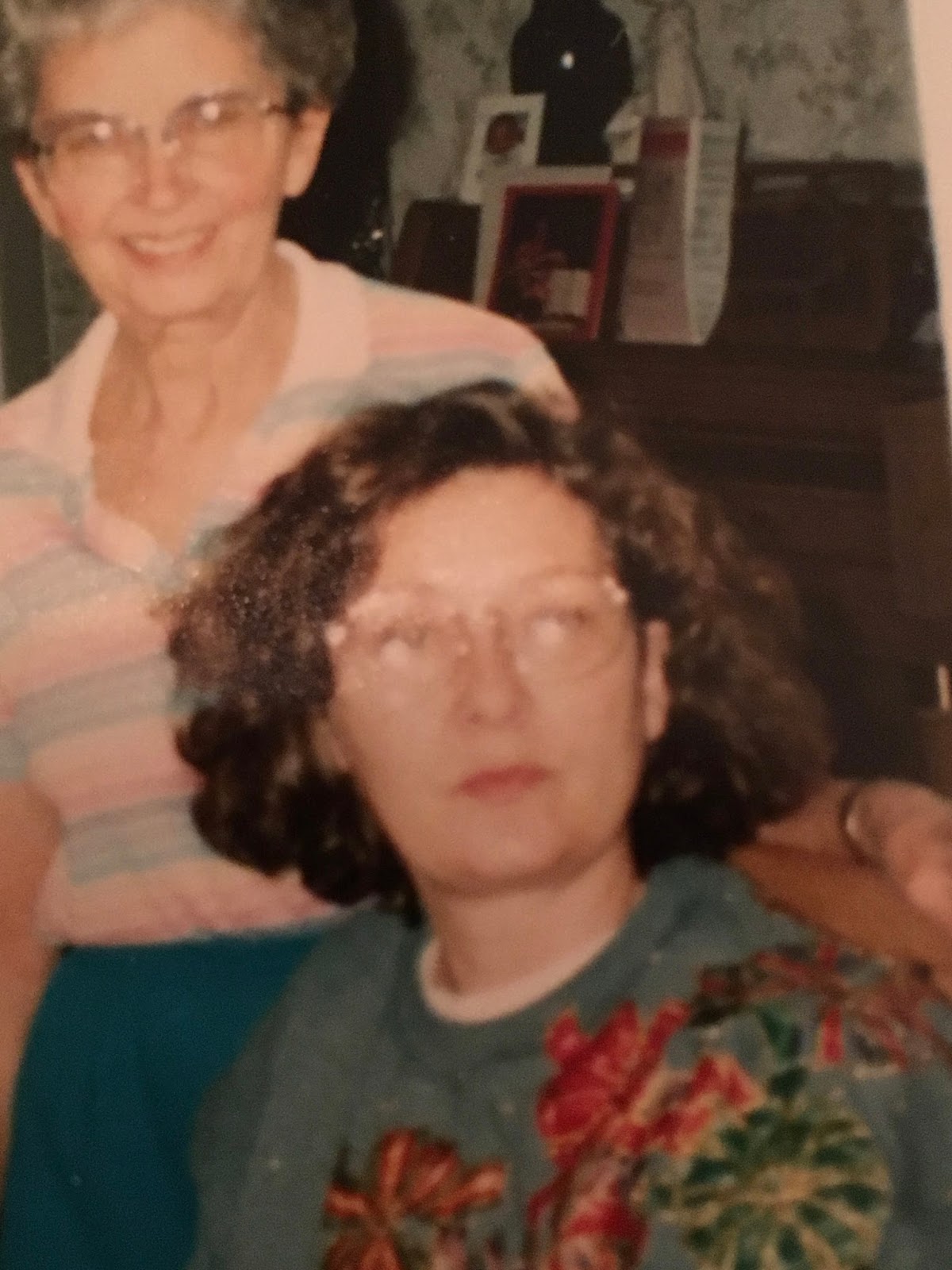 The Bagnote: Frowsy and Hair Woes