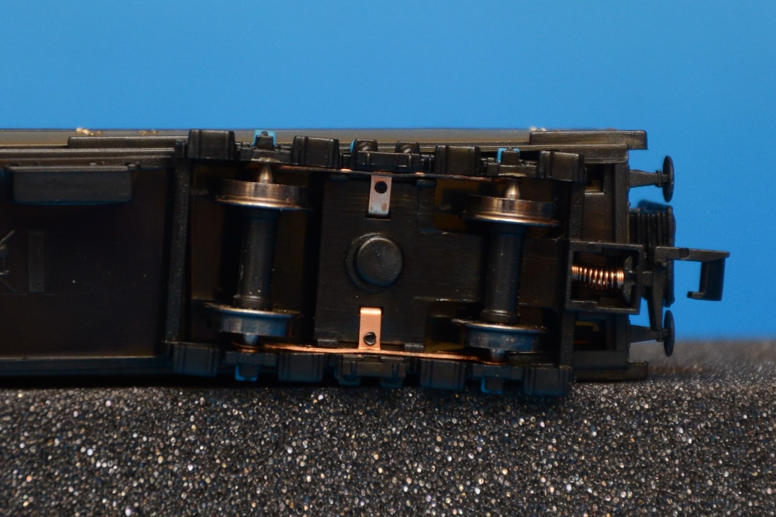 My Miniature Worlds: Dapol "Great Western" coaches in N-scale