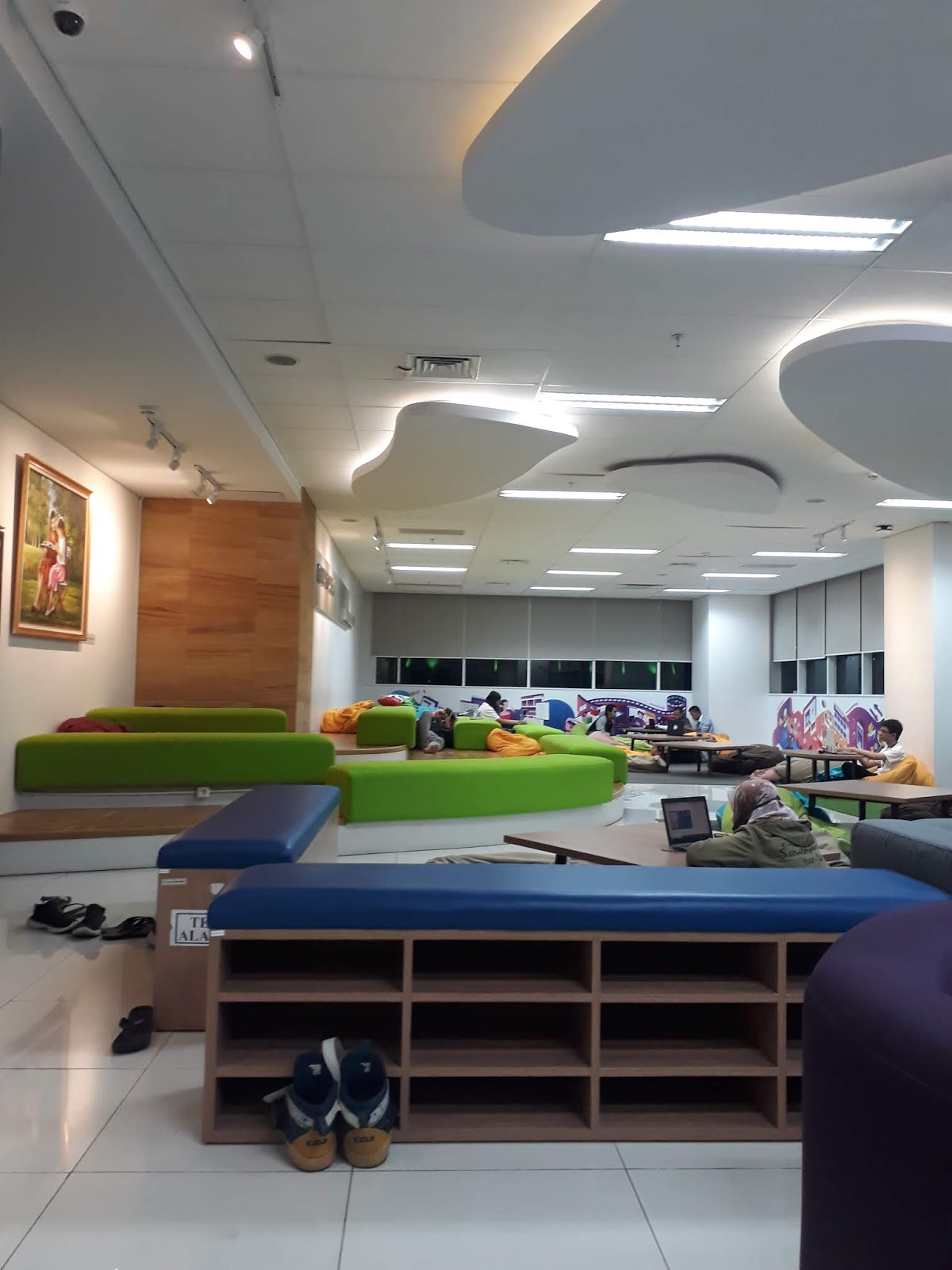 Buka Sampai Malam dan Asyiknya Menikmati Layanan Peneliti Perpusnas di 2020