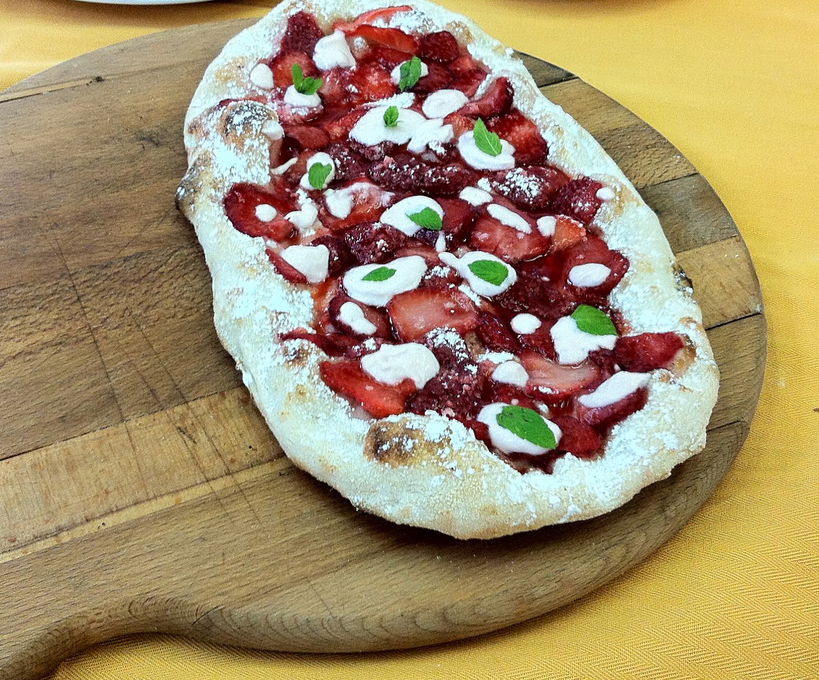 MADE PIZZA: PIZZA DESSERT DI FRAGOLE