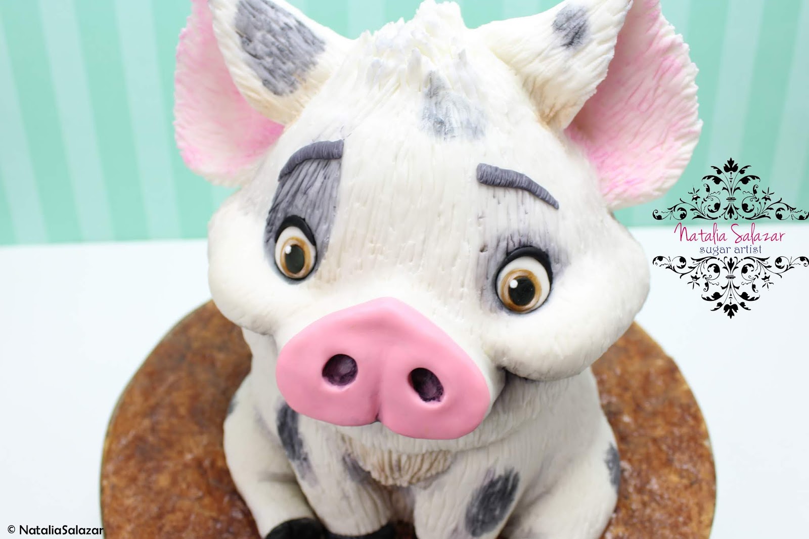 PUA PIG Cake| Torta tallada con cobertura de Fondant