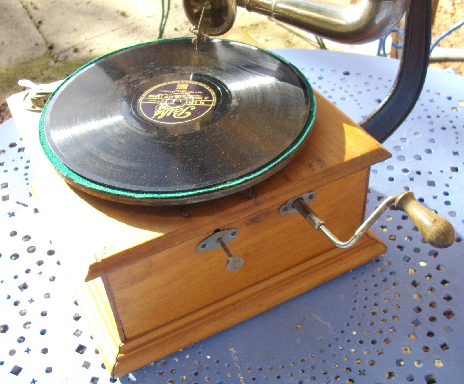 ancien gramophone phonographe a pavillon lafaillette PARIS pathé ...