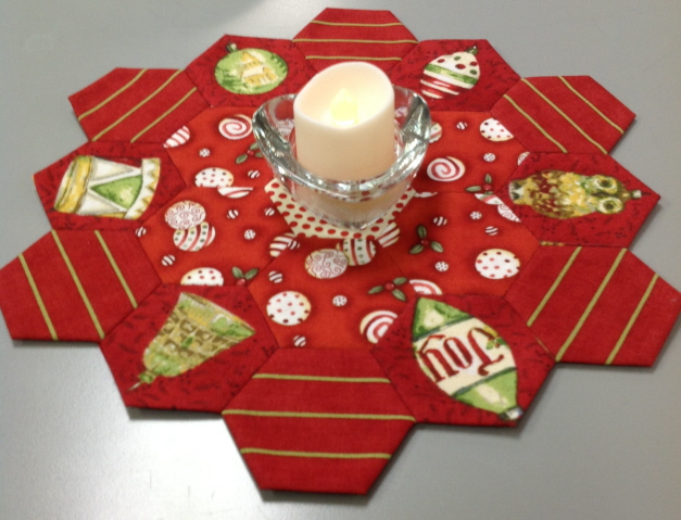 backdoorquilts: Christmas Candle Mats